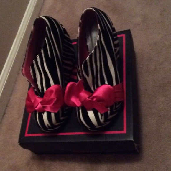 Maker’s | Shoes | Makers Zebra Print Wedges With Pink Bow | Poshmark